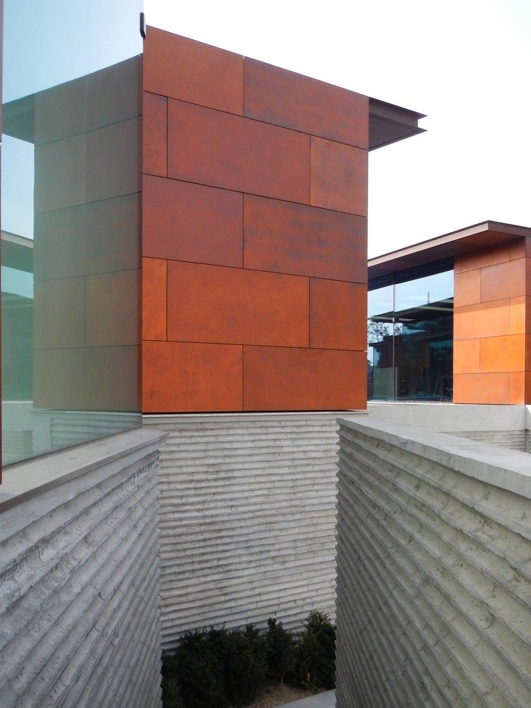 First Impressions: 5 Textural Façades Cast in Concrete