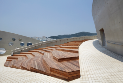 A Step Above: 6 Spectacular Outdoor Stairs That Merge Functionality and ...