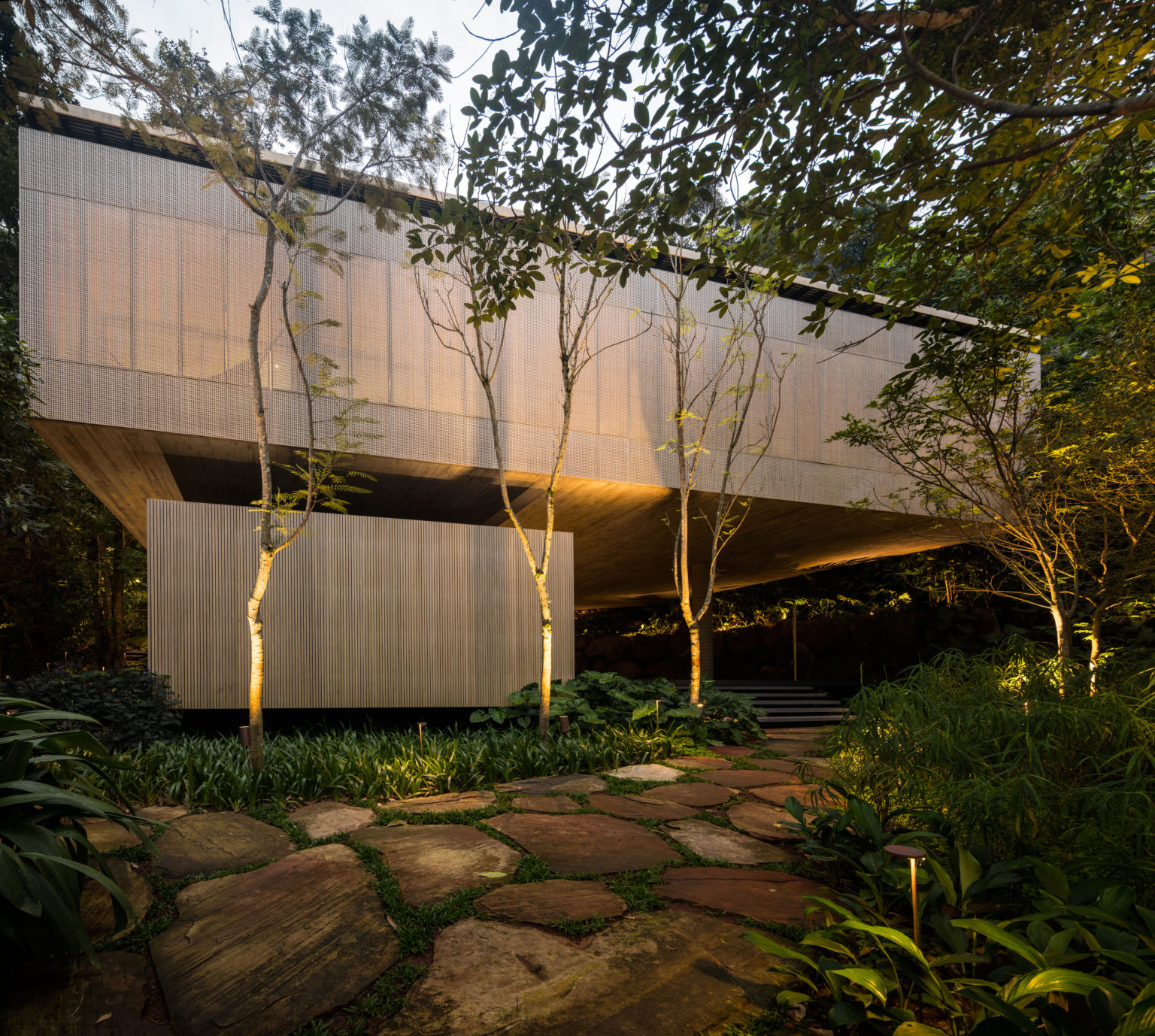 A New Brazil: 10 Tropical Homes with Panoramic Views