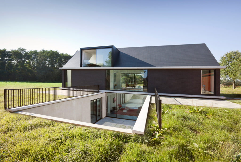 Think Inside the Box: 8 Innovative Homes Designed with Square Plans ...