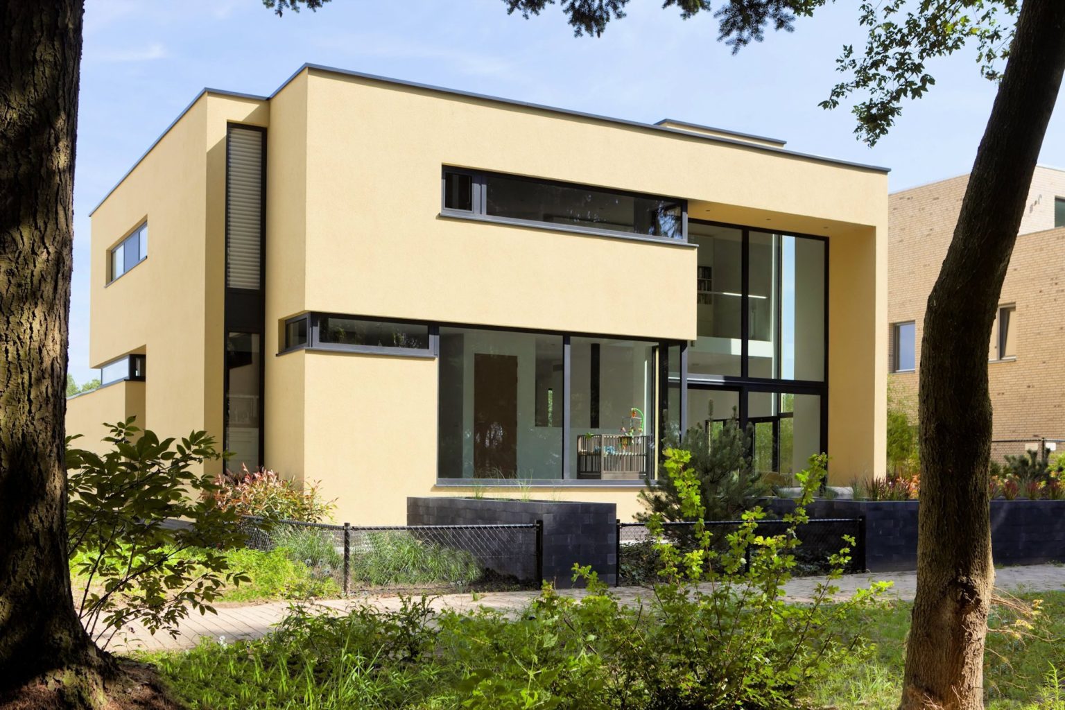 Rejecting the Ribbon Window: 7 Architectural Experimentations With ...