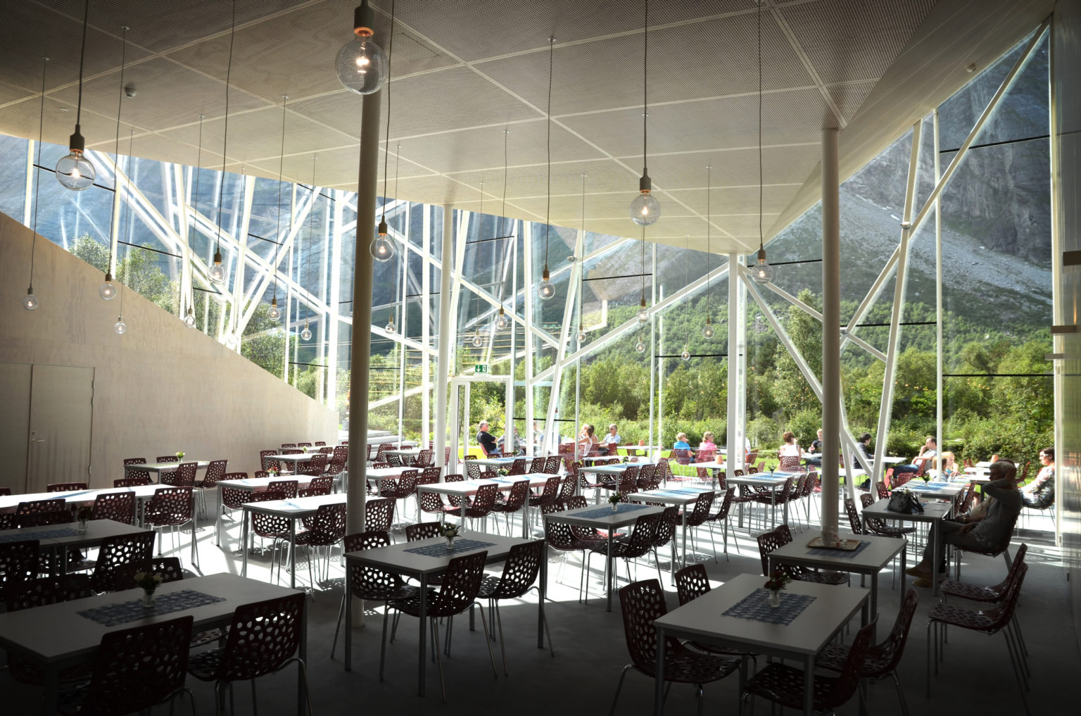 8 Scenic Restaurants Designed to Serve Dinner With a View