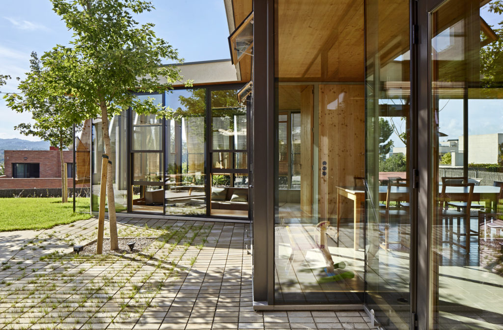 Flexible Design: 6 Atmospheric Architecture Projects for Avid Yogis