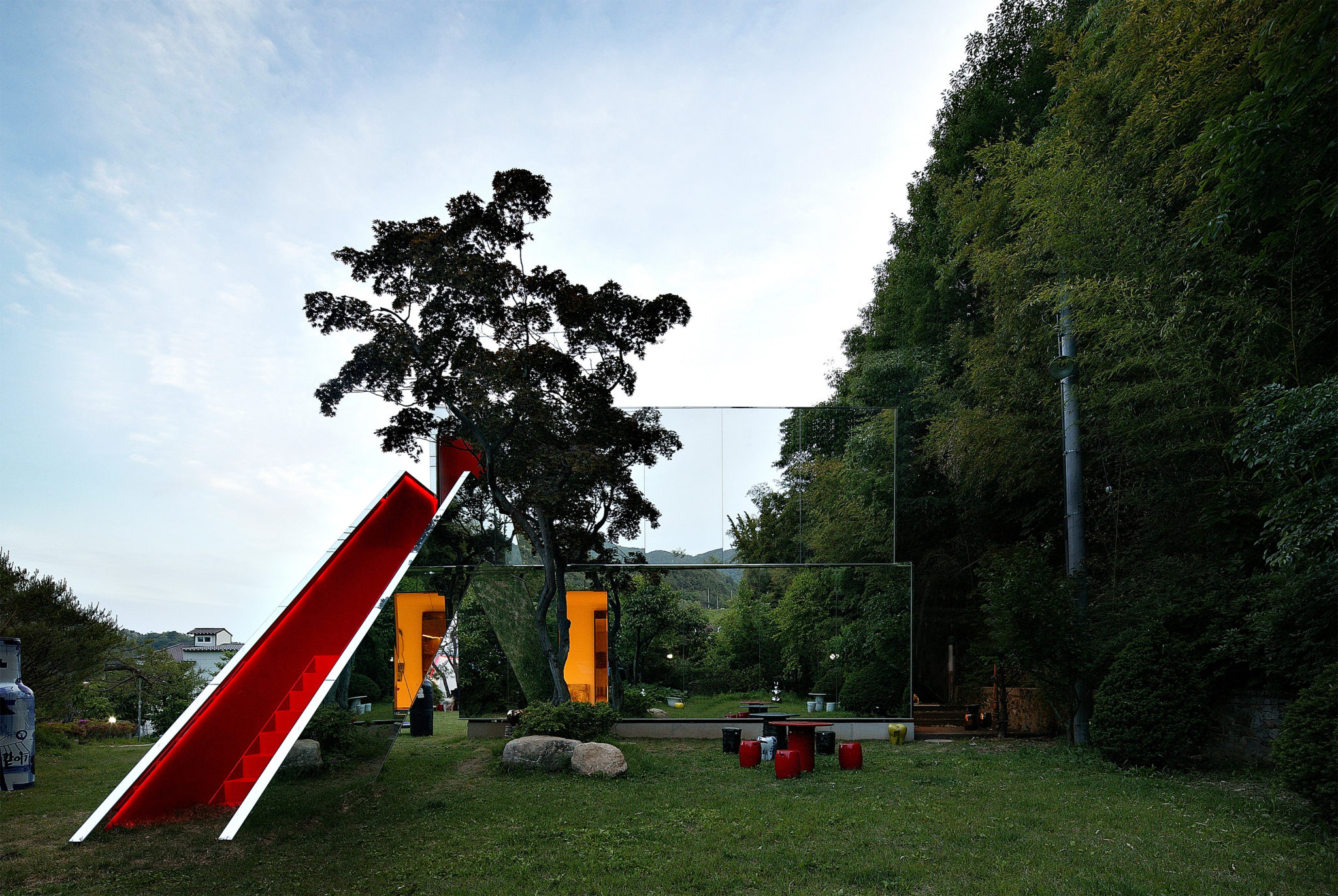 Through the Looking-Glass: 8 Effects of Enveloping Architecture With ...