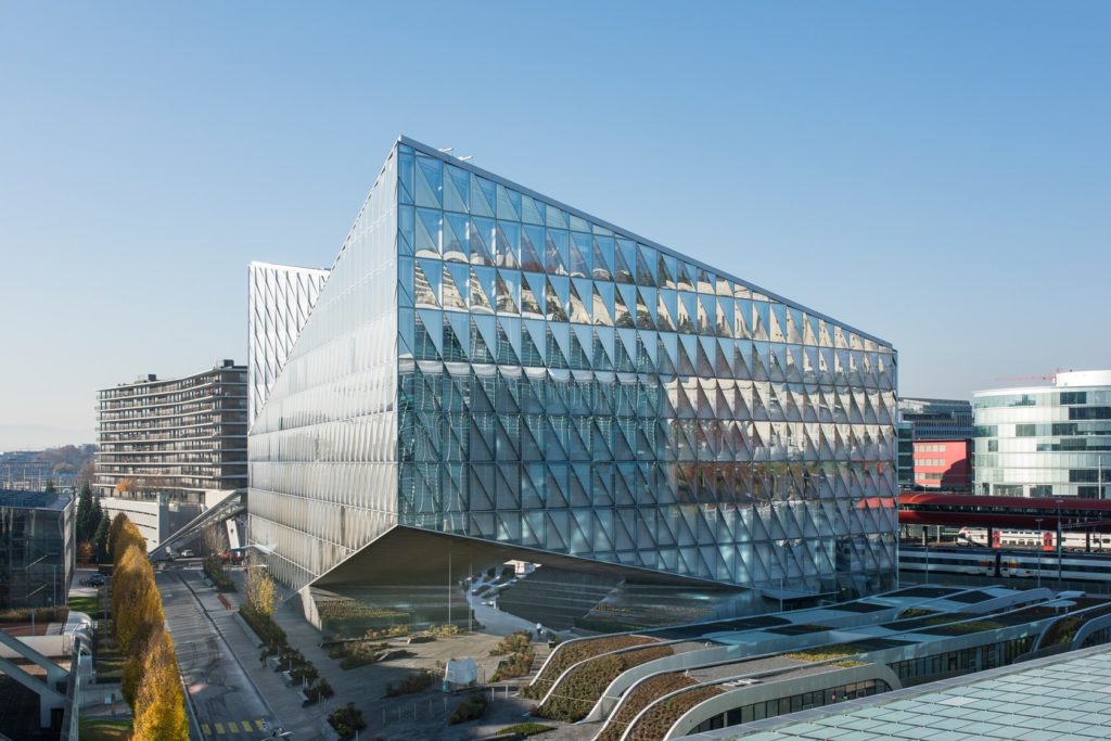 Thick Skinned: 5 Carefully Crafted Double Glass Façades - Architizer ...