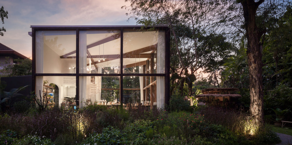 Pursuing Perfection: 8 Glass Boxes With Beautiful Detailing ...