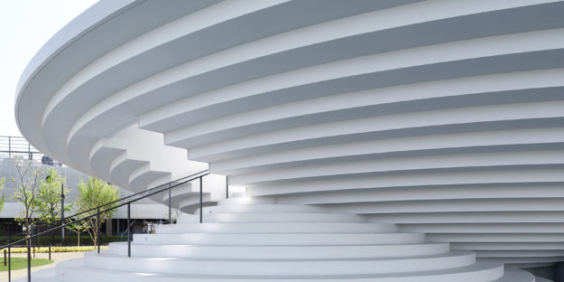 A Step Above: 6 Spectacular Outdoor Stairs That Merge Functionality and ...