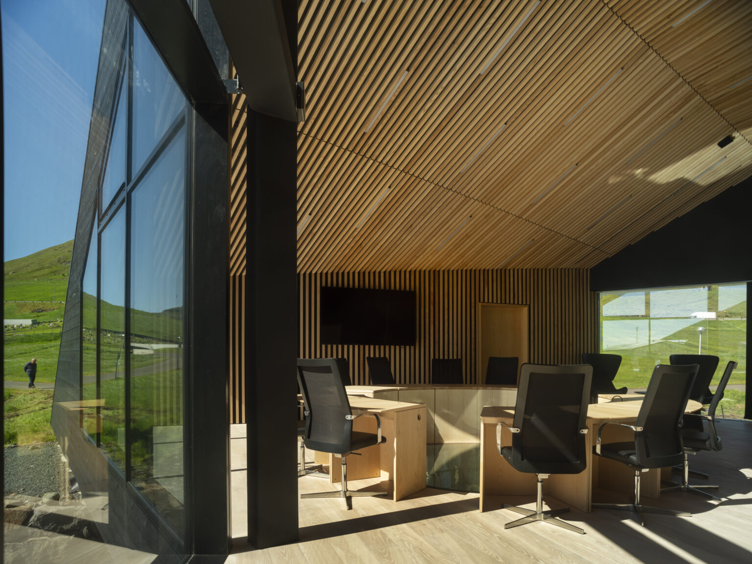 Bridge Building: 7 Inhabitable Structures Spanning Spaces and Ideas ...