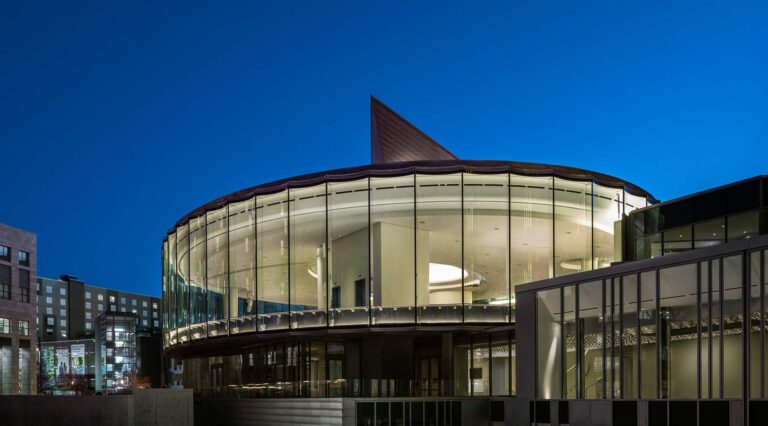 Jumbo Glass: 6 Crystalline Examples of Structural Glazing With Sentech ...