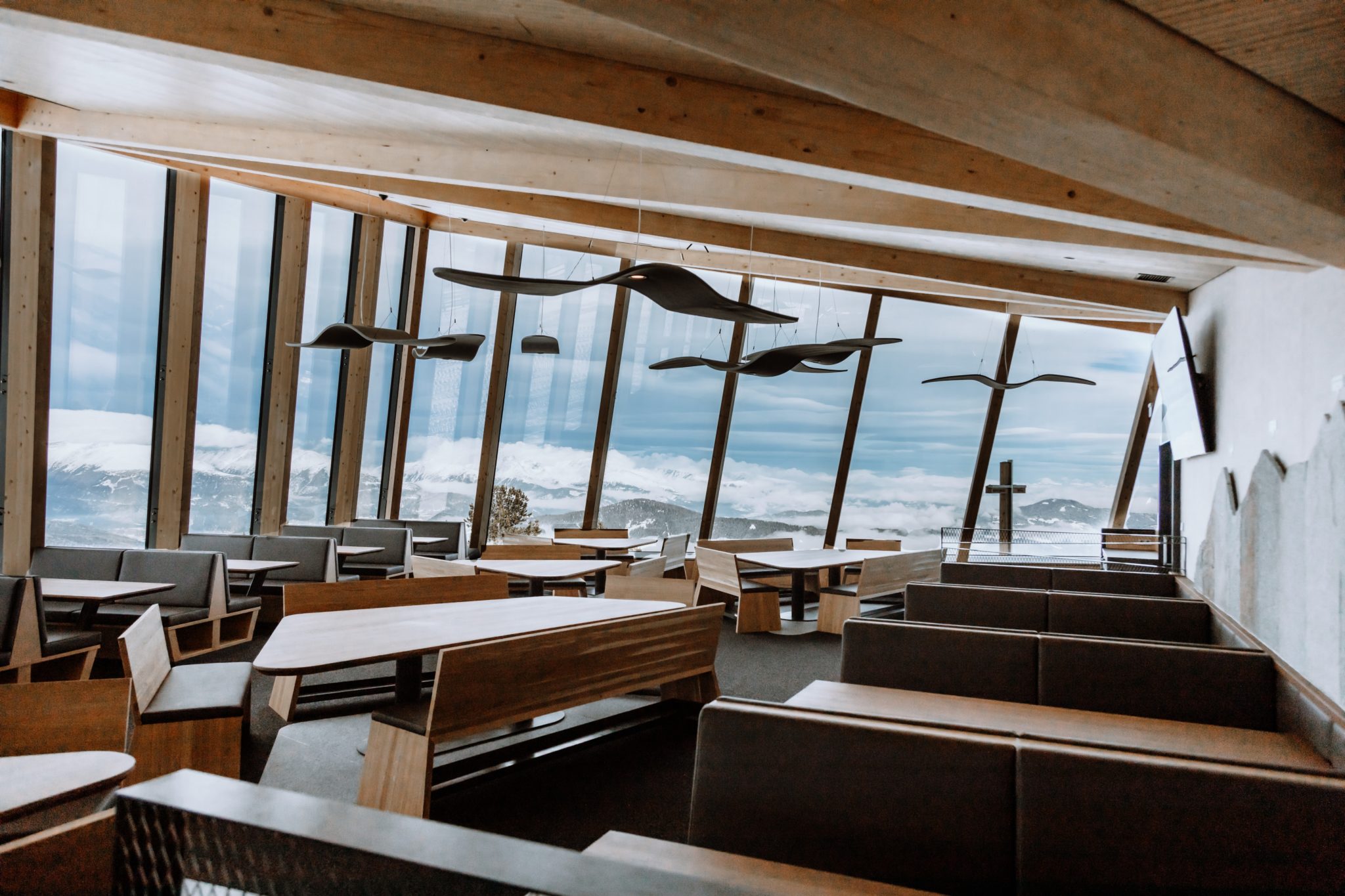 8 Scenic Restaurants Designed to Serve Dinner With a View