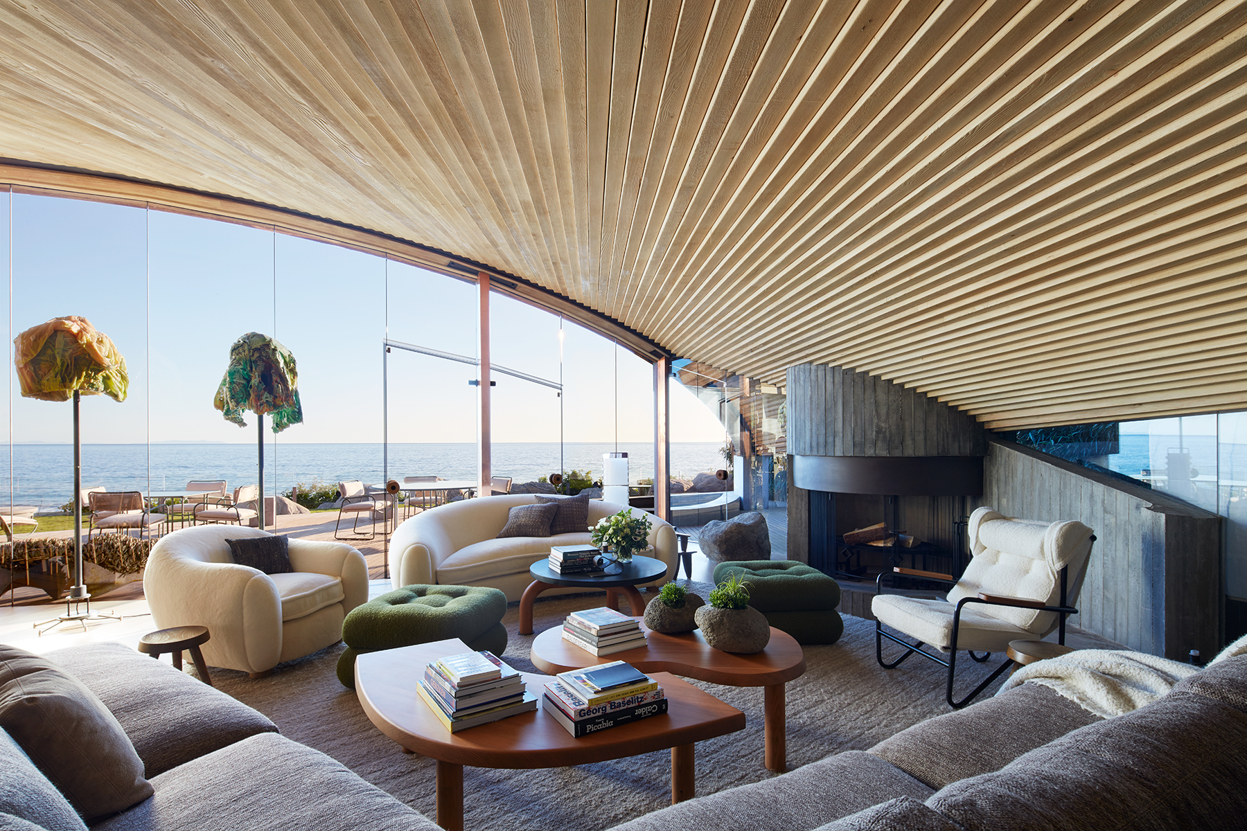 Coastal Curves: 7 Bendy Beachside Homes With Smooth, Swooping Structures