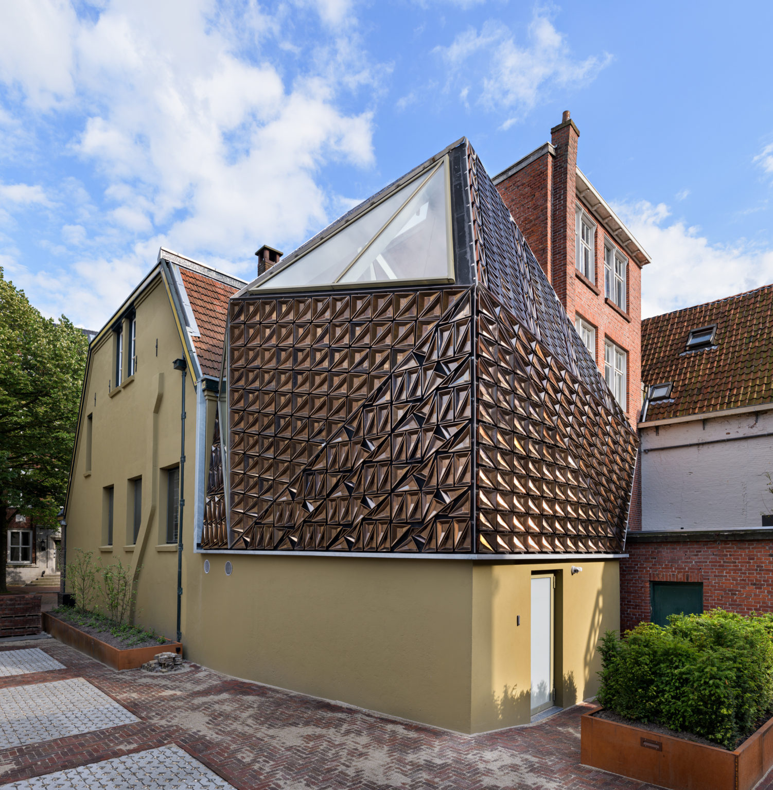 Adapting Attics: 6 Top-Notch Renovations For Vaulted Rooms