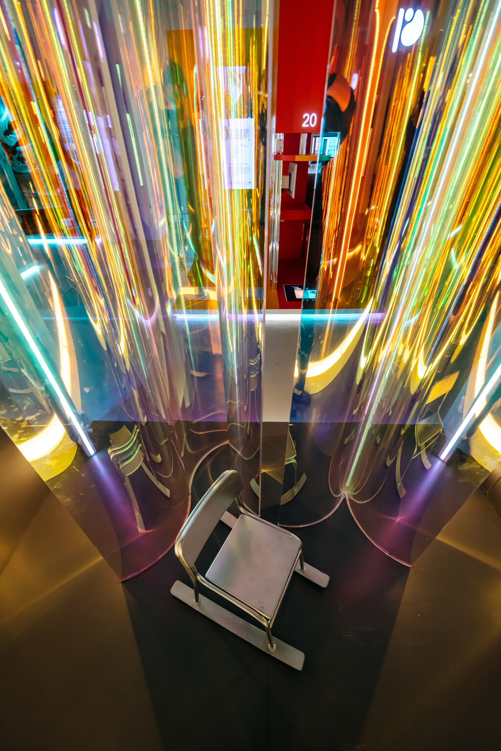 The Y2K Aesthetic: How (and Why) Early 2000s Style Is Returning to Our ...