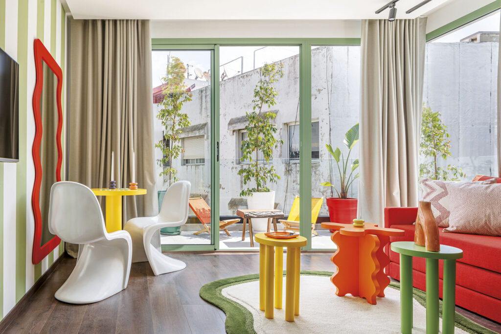 The Y2K Aesthetic: How (and Why) Early 2000s Style Is Returning to Our ...