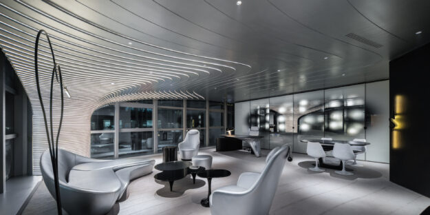 The Y2K Aesthetic: How (and Why) Early 2000s Style Is Returning to Our ...