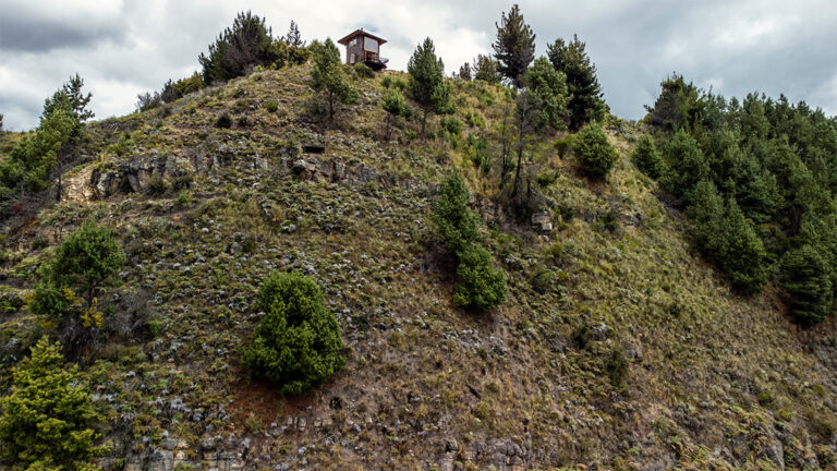 Defying Gravity: 8 Electrifying Examples of Architecture on the Edge ...