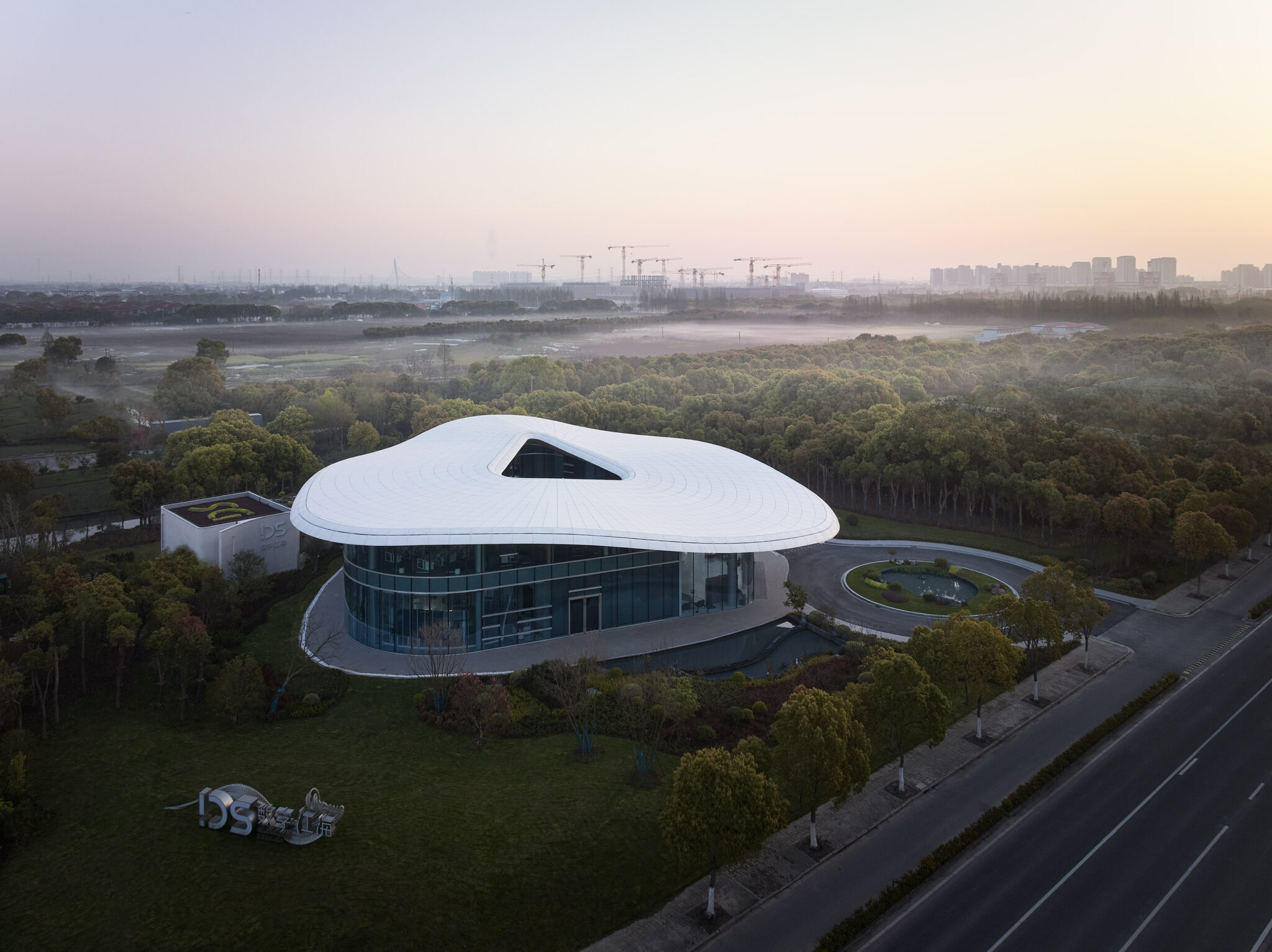 No Straight Answers: 10 Chinese Buildings With Fluid Forms and ...