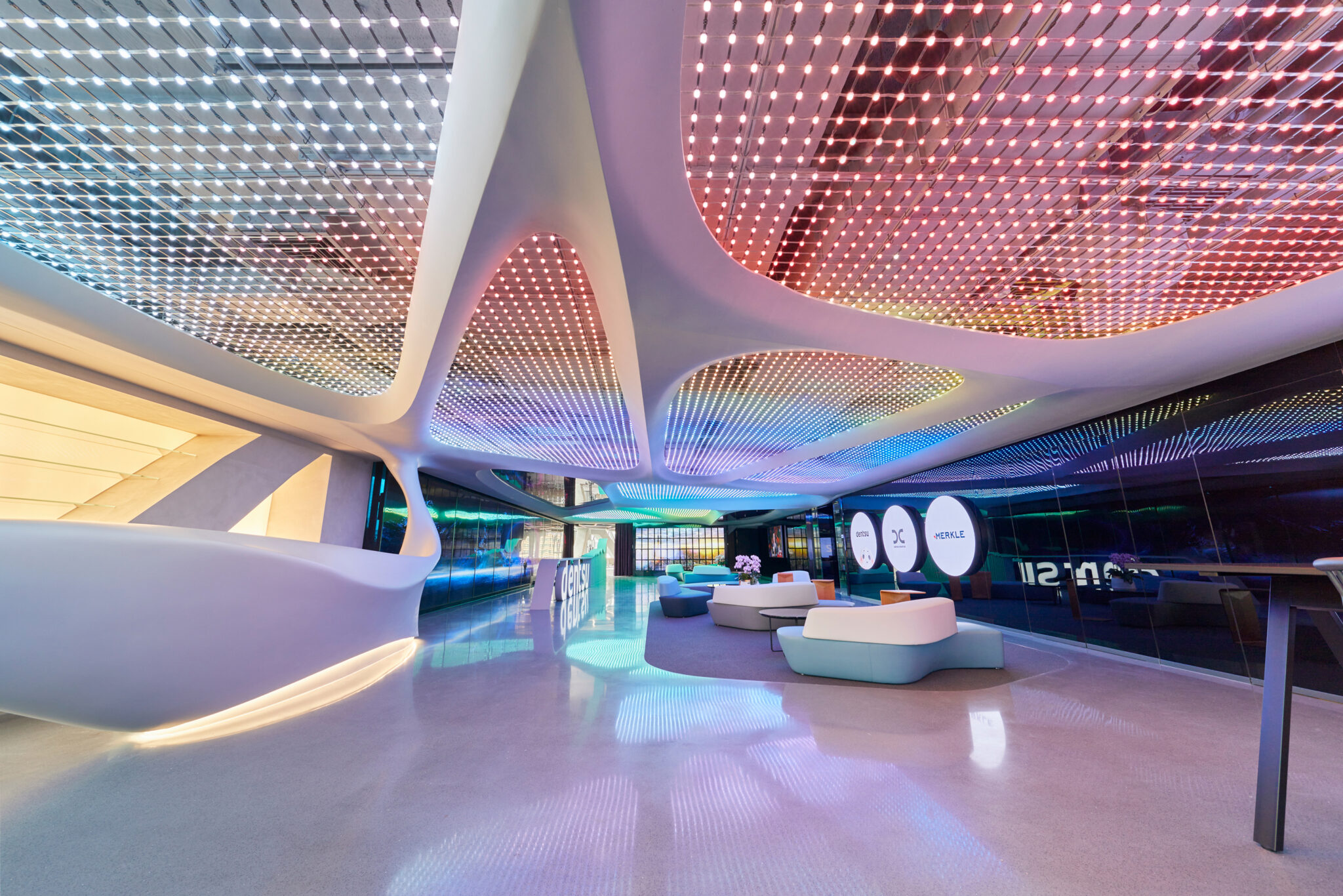 The Y2K Aesthetic: How (and Why) Early 2000s Style Is Returning to Our ...