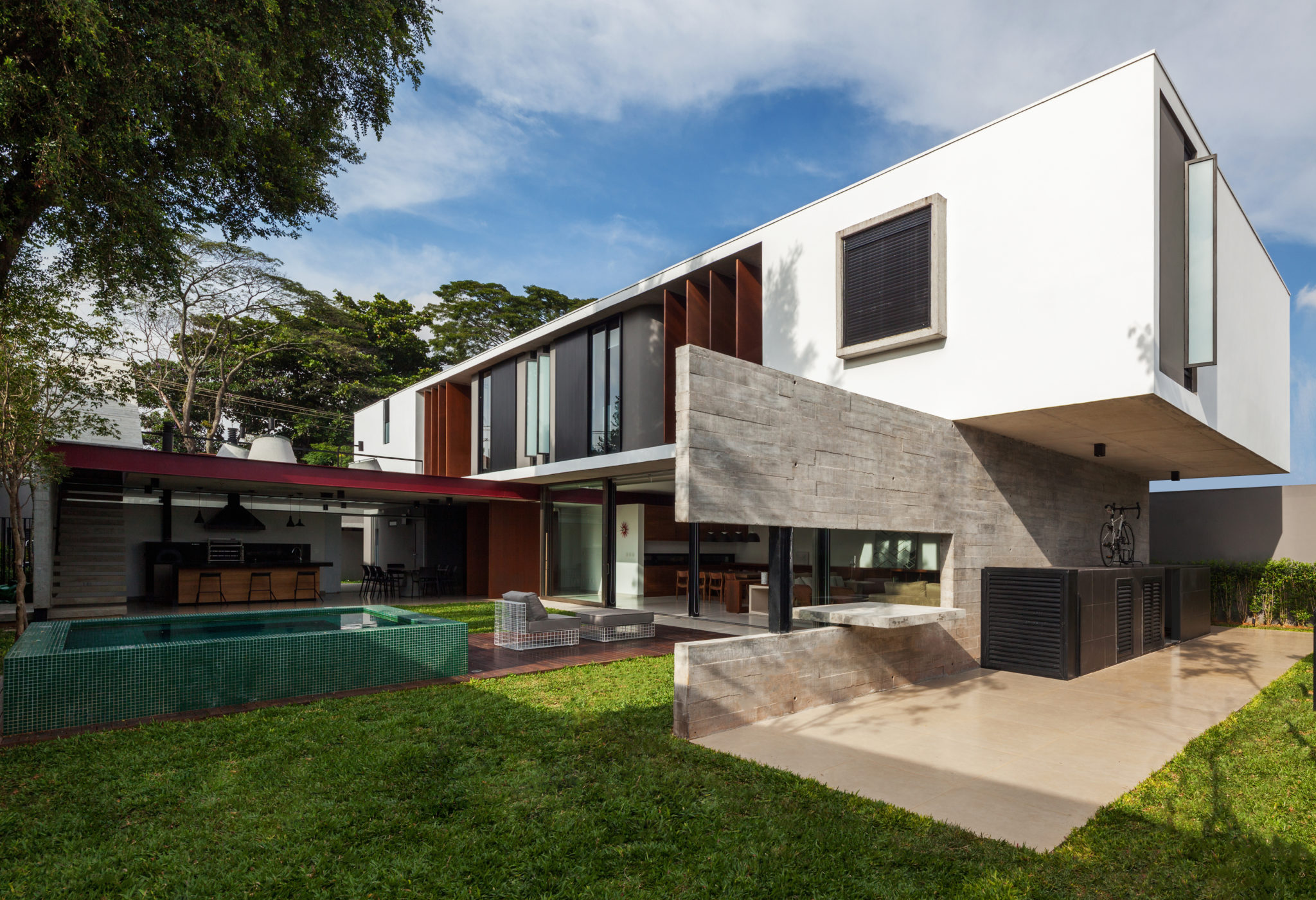 A New Brazil: 10 Tropical Homes with Panoramic Views