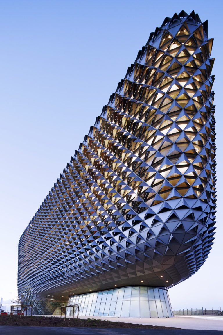 Behind the Building: Adelaide’s SAHMRI Laboratory by Woods Bagot
