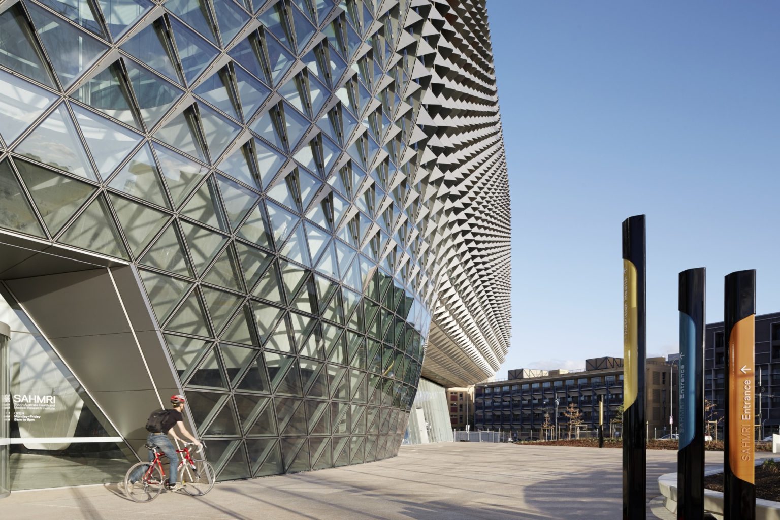 Behind the Building: Adelaide’s SAHMRI Laboratory by Woods Bagot