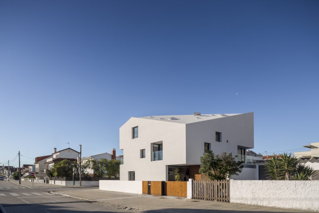 Think Inside the Box: 8 Innovative Homes Designed with Square Plans ...