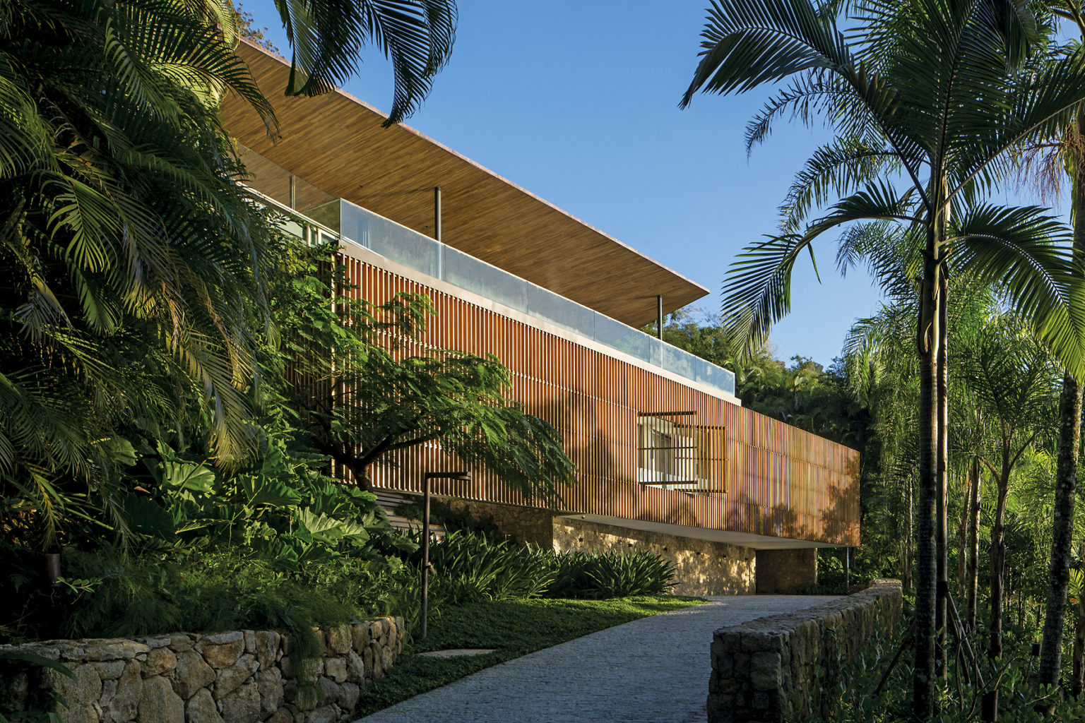 A New Brazil: 10 Tropical Homes with Panoramic Views
