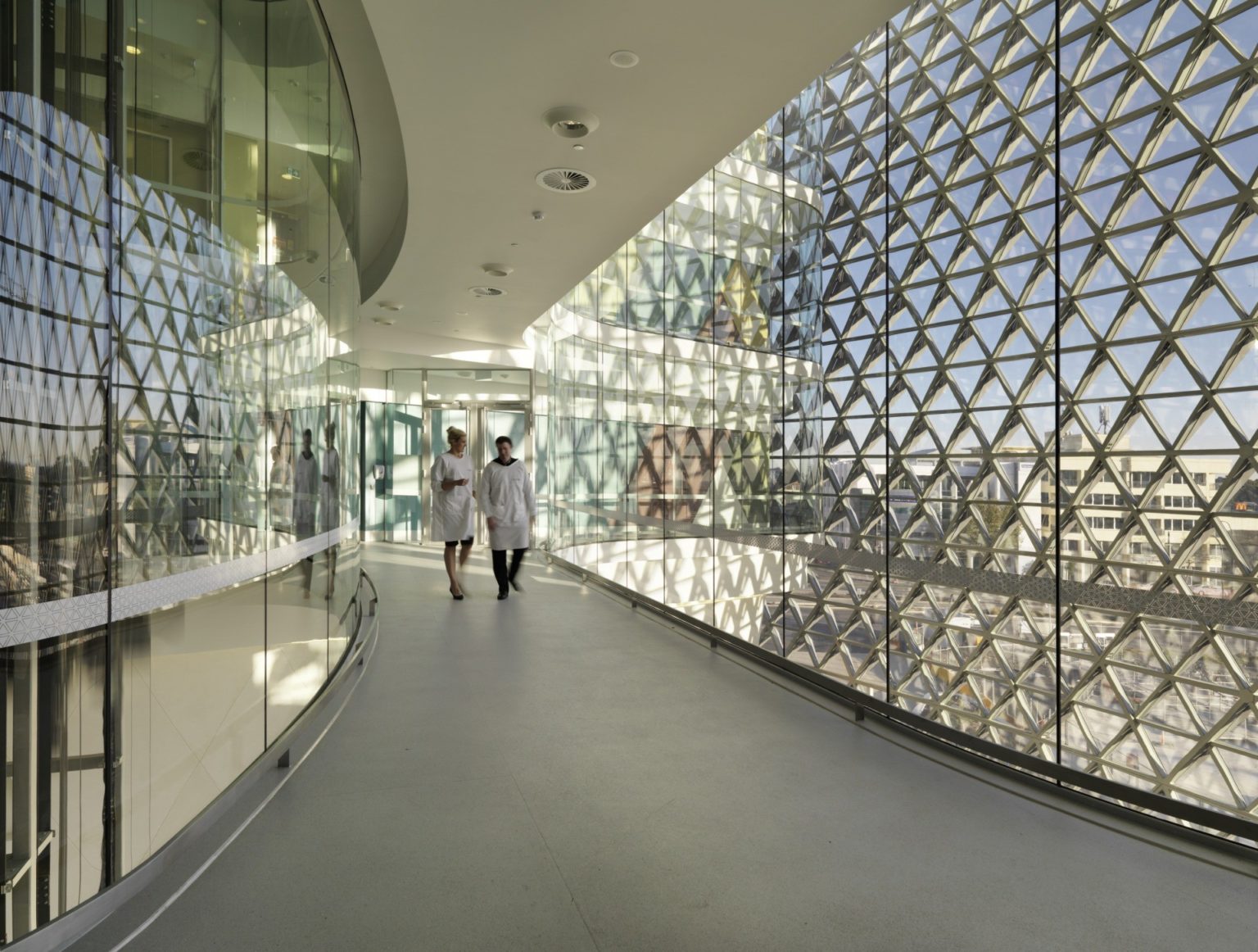 Behind the Building: Adelaide’s SAHMRI Laboratory by Woods Bagot