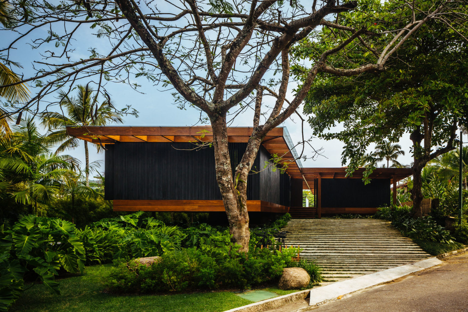 A New Brazil: 10 Tropical Homes with Panoramic Views