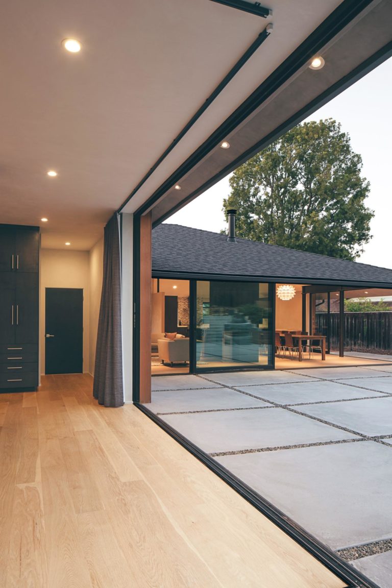 How to Create Seamless Sliding Glass Walls for Modernist Architecture ...