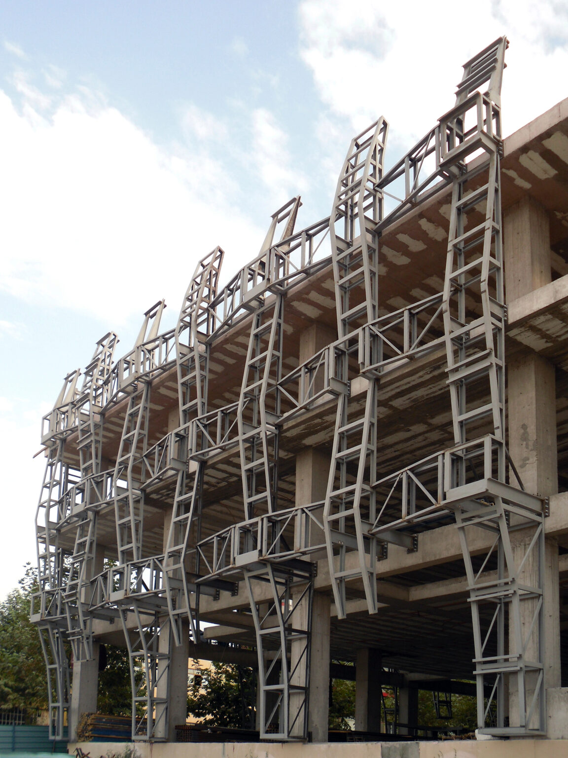 Bend, Curl, Twist and Turn: 7 Steel Structures Establishing New ...