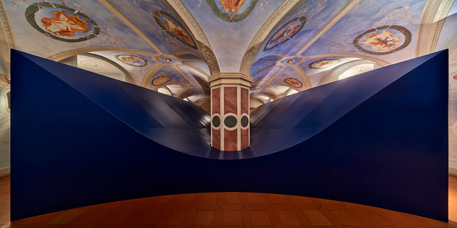 9 Shades of Blue: Majestic Interiors that Celebrate the Architectural ...