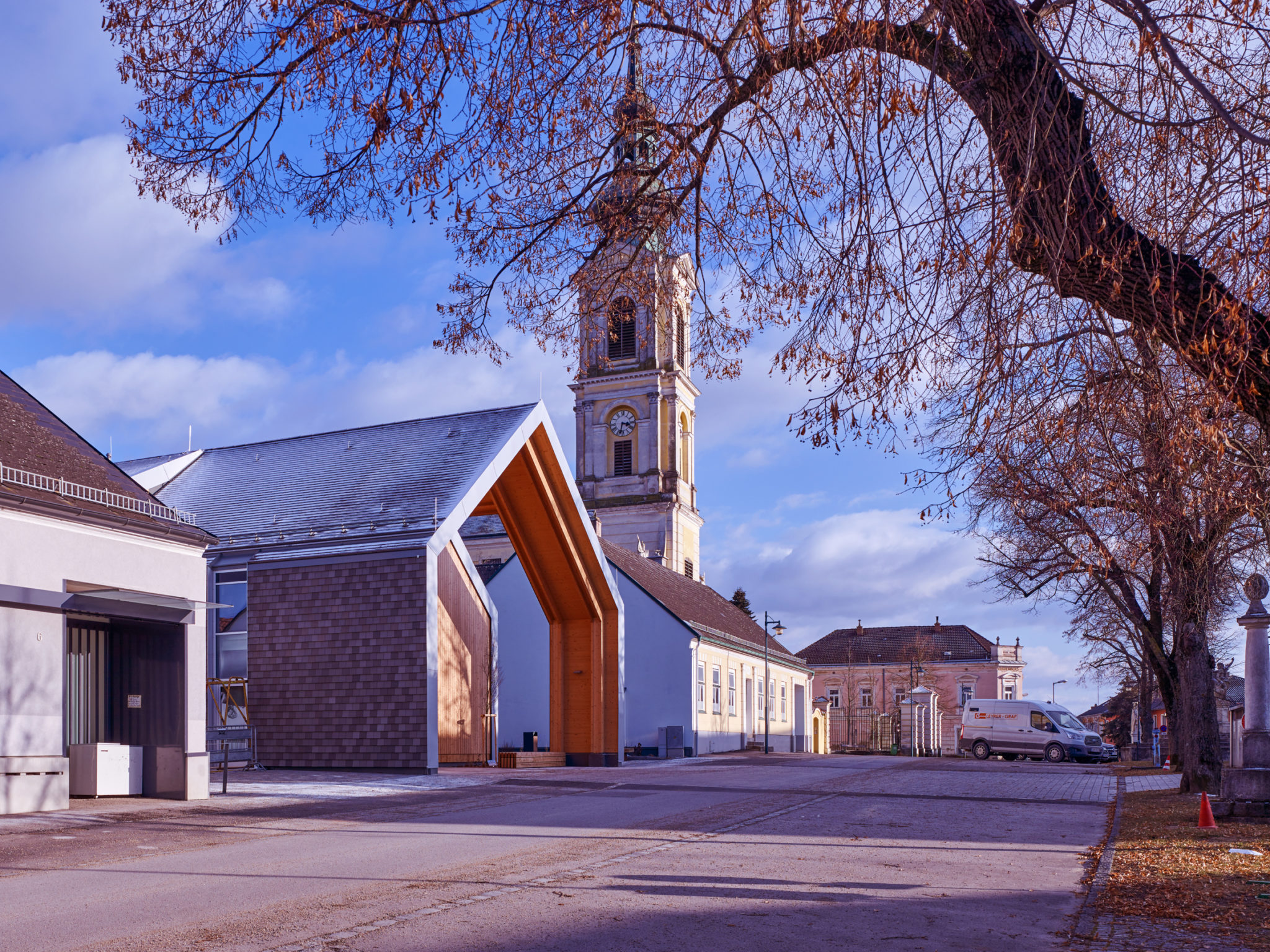High Pitch: 7 Modern Homes Reinvigorating the Classic Pitched Roof ...
