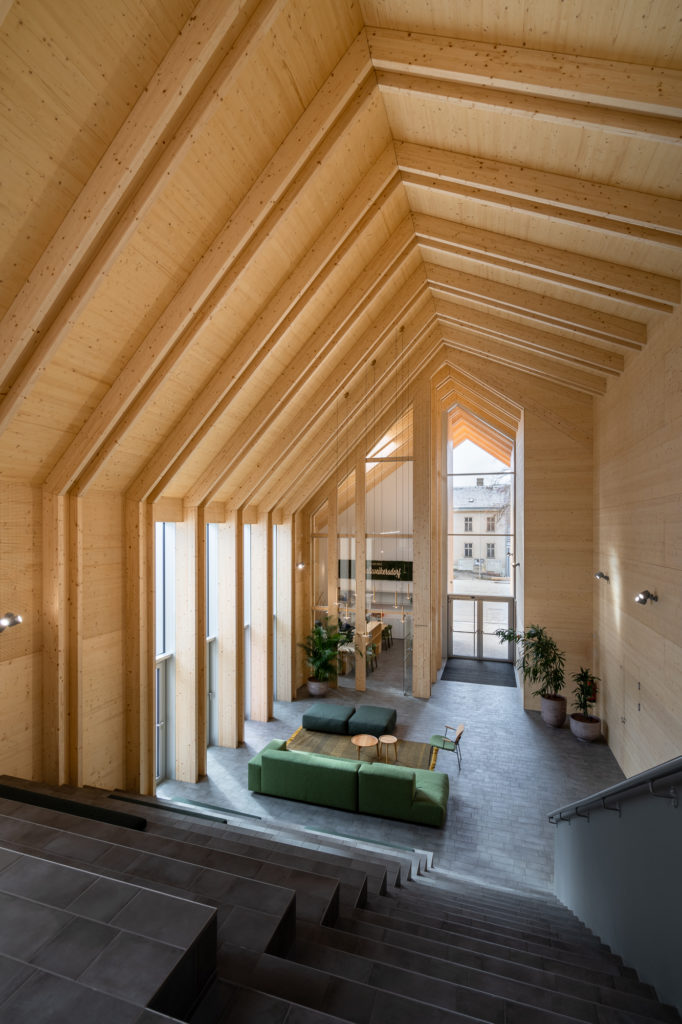 High Pitch: 7 Modern Homes Reinvigorating the Classic Pitched Roof ...