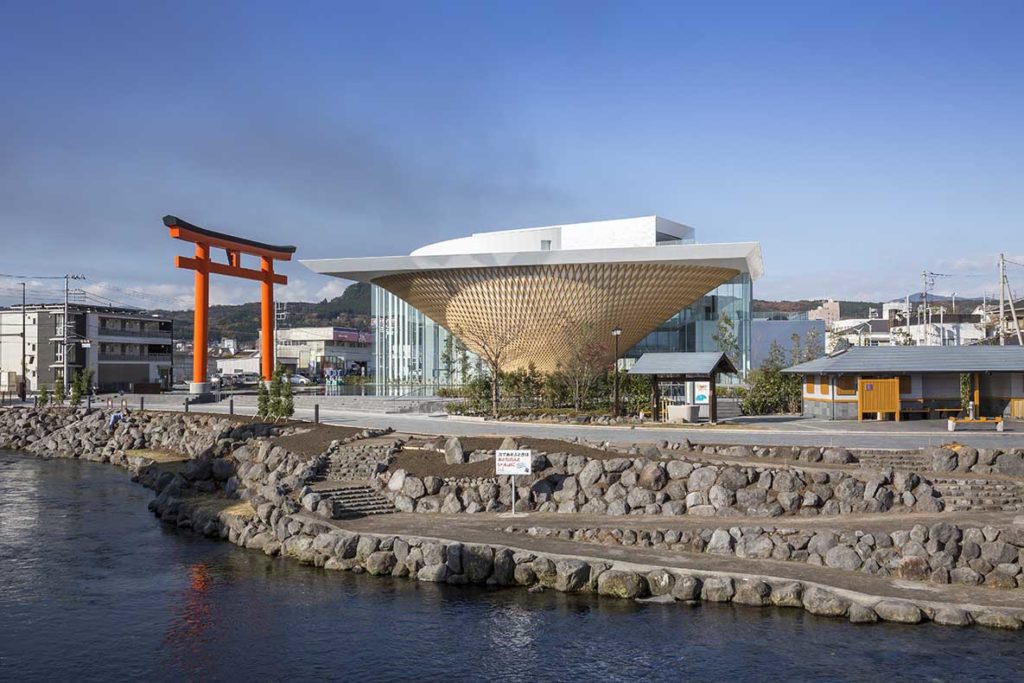 Behind the Building: Shigeru Ban's Fujisan World Heritage Center ...