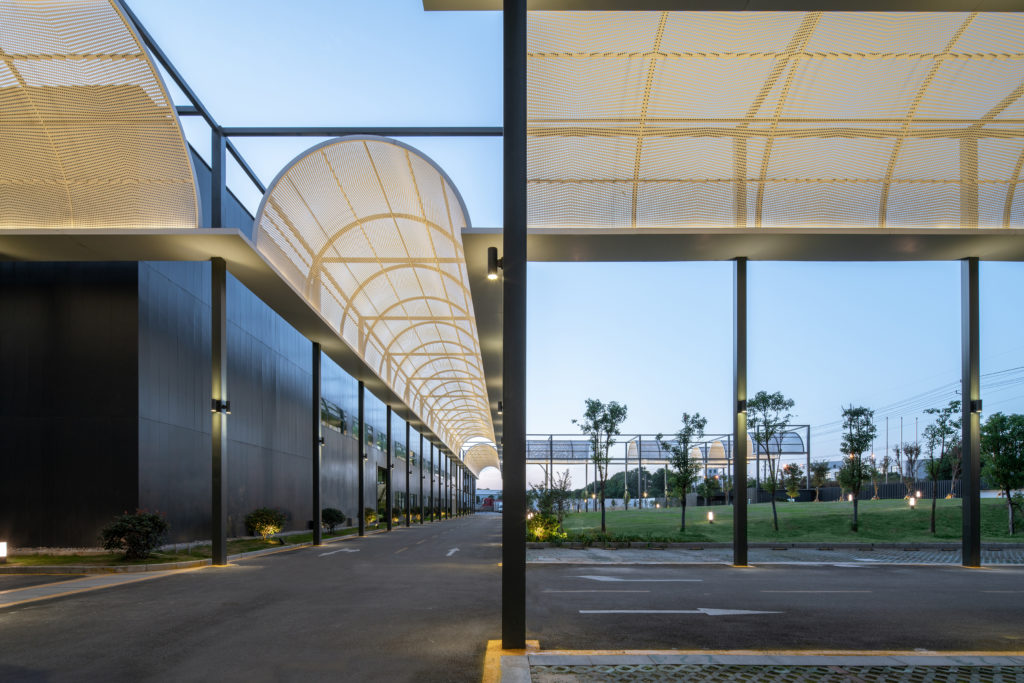 Throwing Shade: 9 Eye-Catching Ways for Architects to Block Out the Sun ...