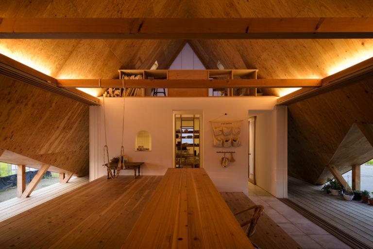 High Pitch: 7 Modern Homes Reinvigorating the Classic Pitched Roof ...