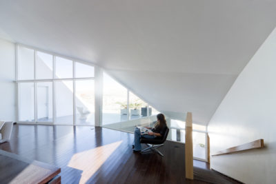 Smart Inclinations: 8 Stunning Structures Shaped By Their Sloping Sites