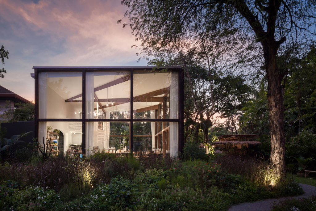 Window Walls: 6 Modernist Homes Featuring Large Format Glazing ...