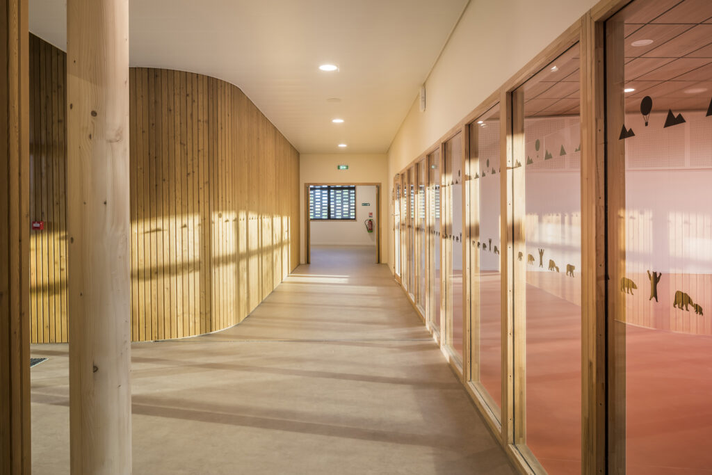 Timber Takeover: 8 Elementary Schools Embracing Wood-Based Designs