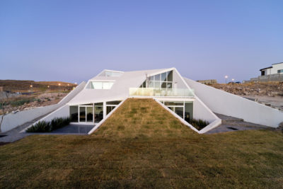 Smart Inclinations: 8 Stunning Structures Shaped By Their Sloping Sites