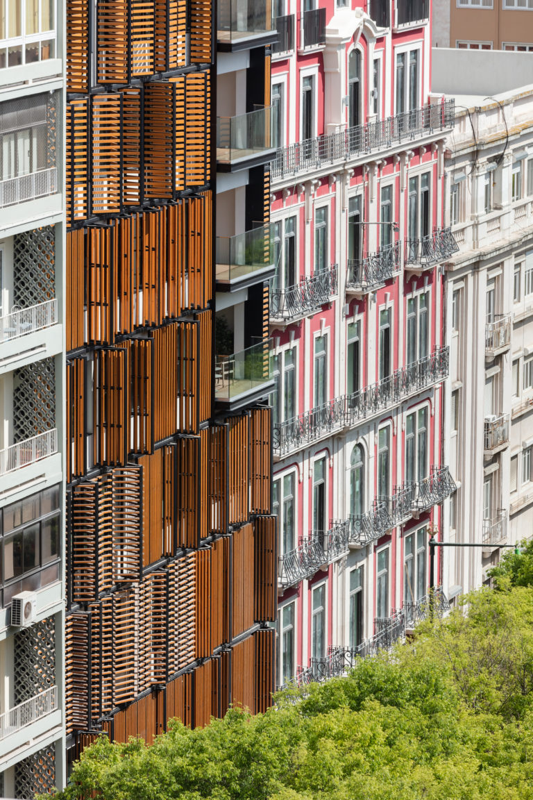 Slatted for Success: 10 Stunning Projects Using Timber Screens to Let ...