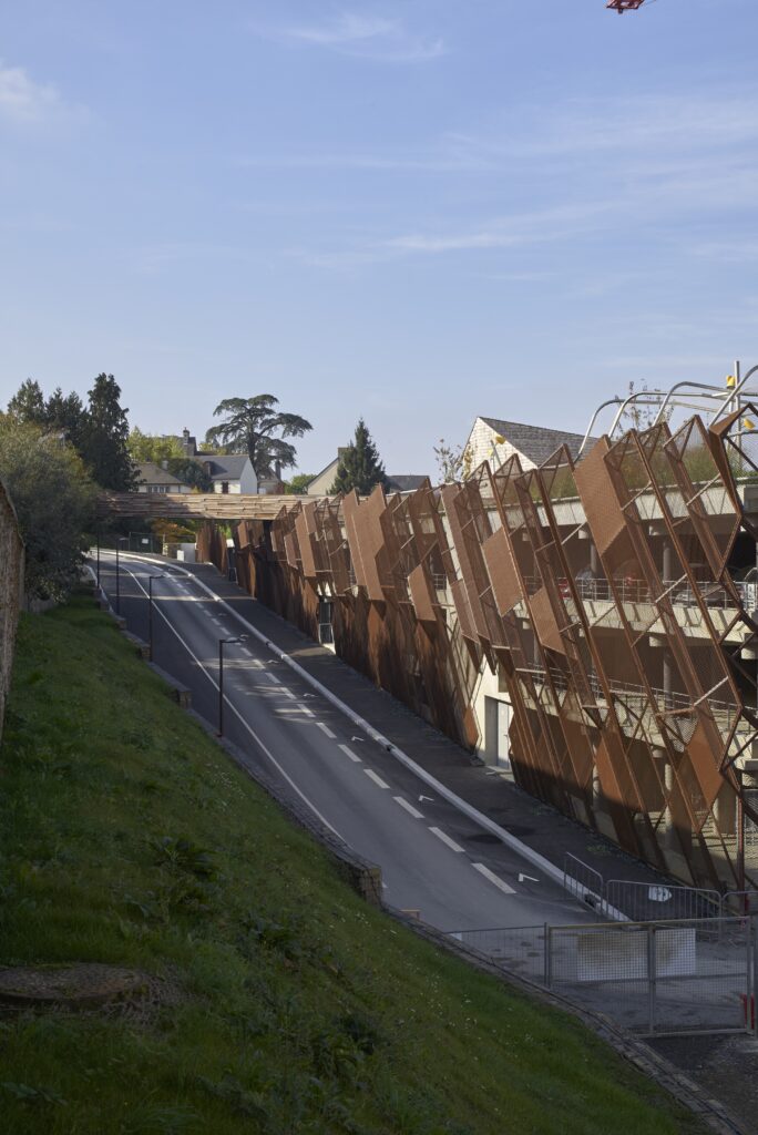 Bend, Curl, Twist and Turn: 7 Steel Structures Establishing New ...