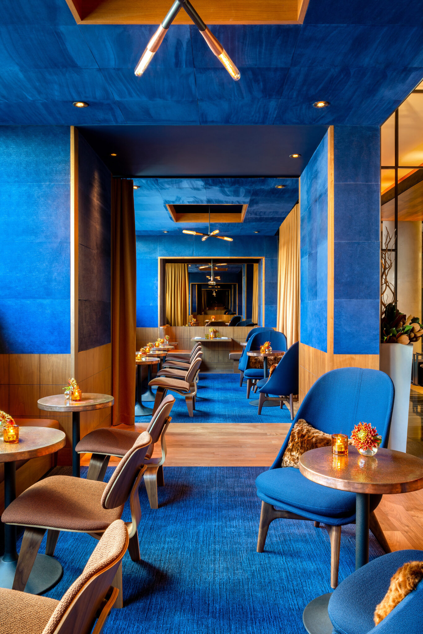9 Shades of Blue: Majestic Interiors that Celebrate the Architectural ...