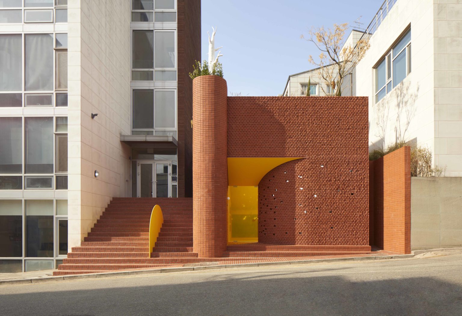 Tiny Dining: 7 Compact Cafe and Restaurant Designs