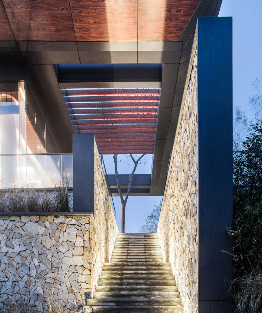 Slatted for Success: 10 Stunning Projects Using Timber Screens to Let ...