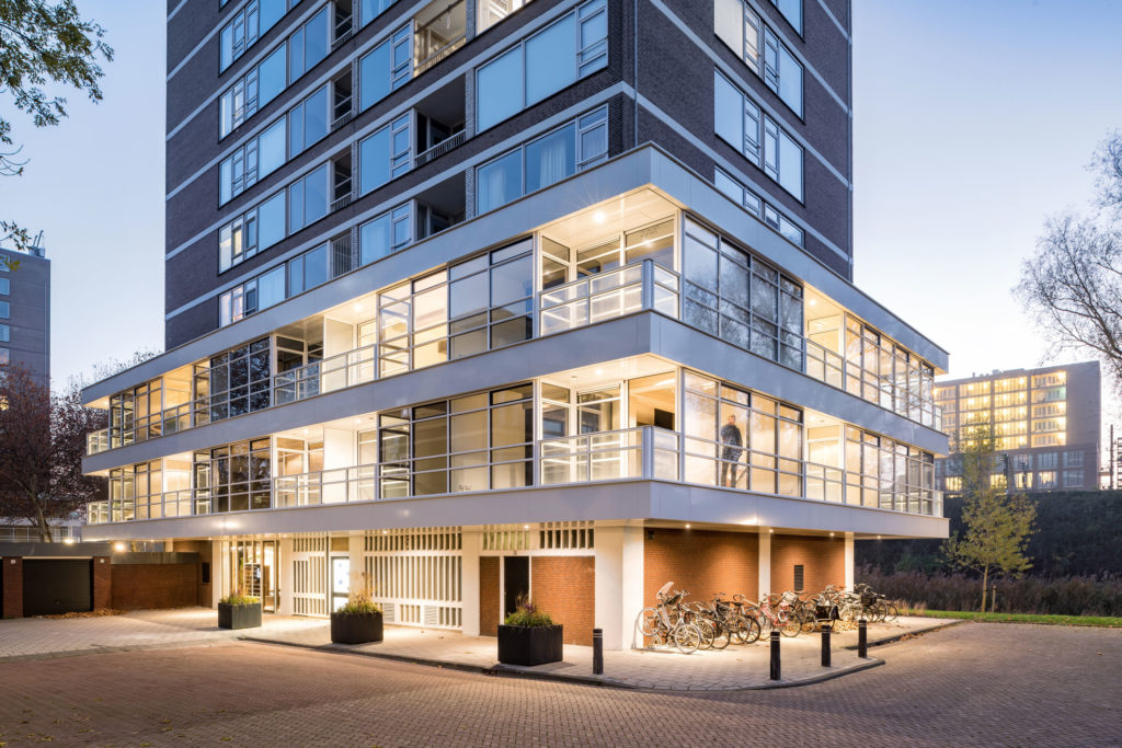 Marvelous Maisonettes: 9 Duplexes That Take Small Living to the Next Level