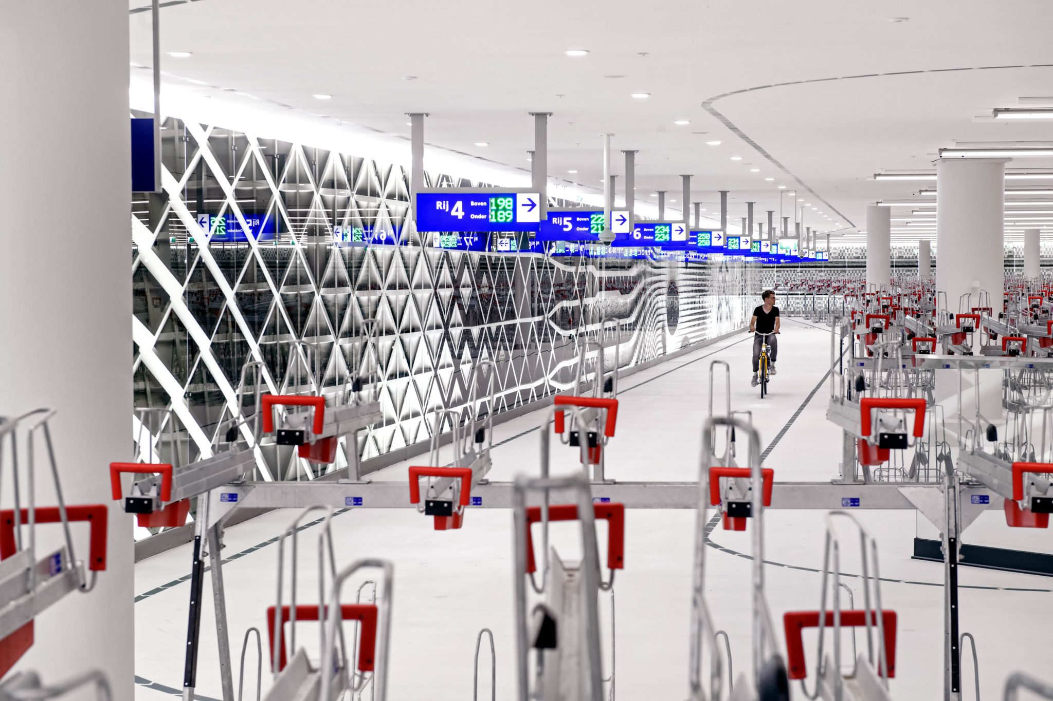 7 Reasons Why Architects Should Approach Parking Structures as Daring ...