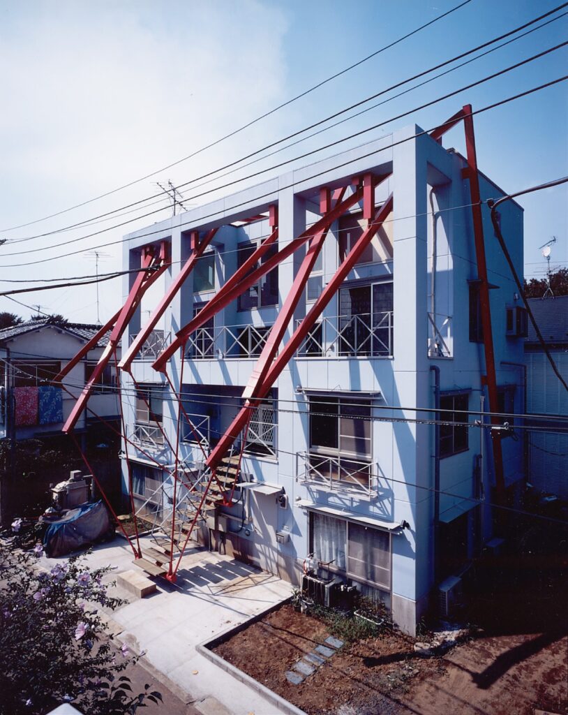 Bend, Curl, Twist and Turn: 7 Steel Structures Establishing New ...