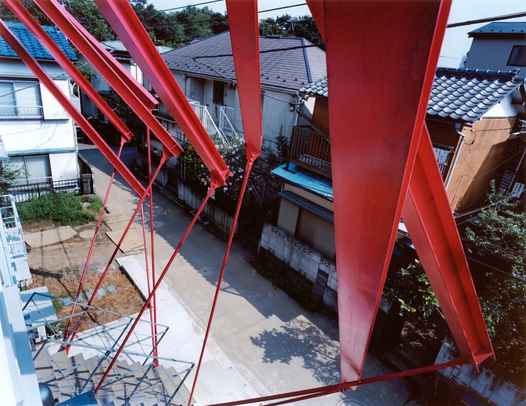 Bend, Curl, Twist and Turn: 7 Steel Structures Establishing New ...